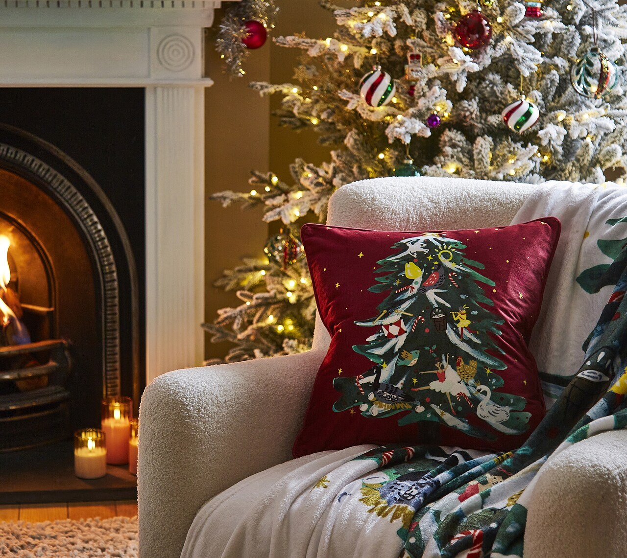 Indoor & Outdoor Christmas Decorations 2025 | JD Williams