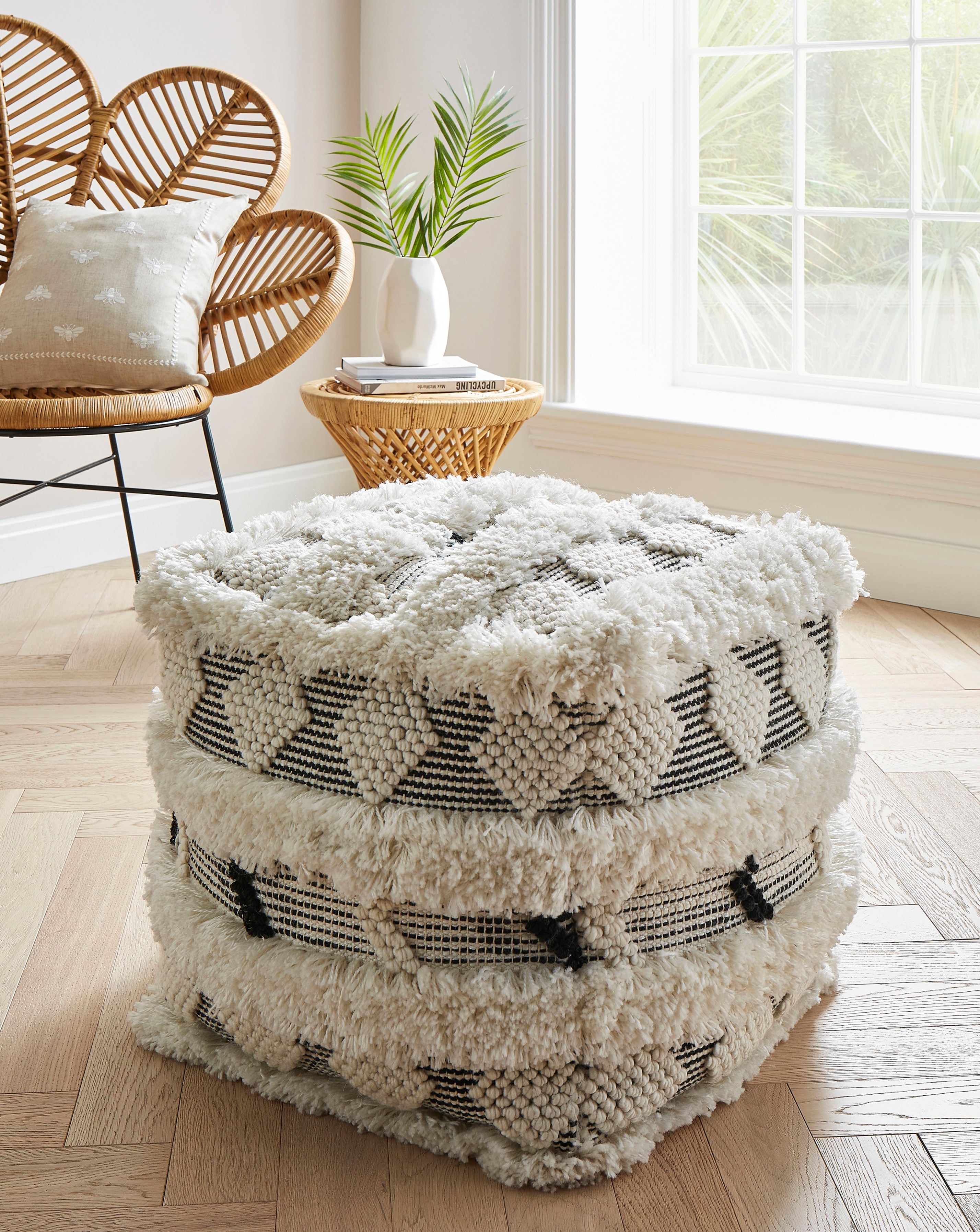 Tufted pouf 2025