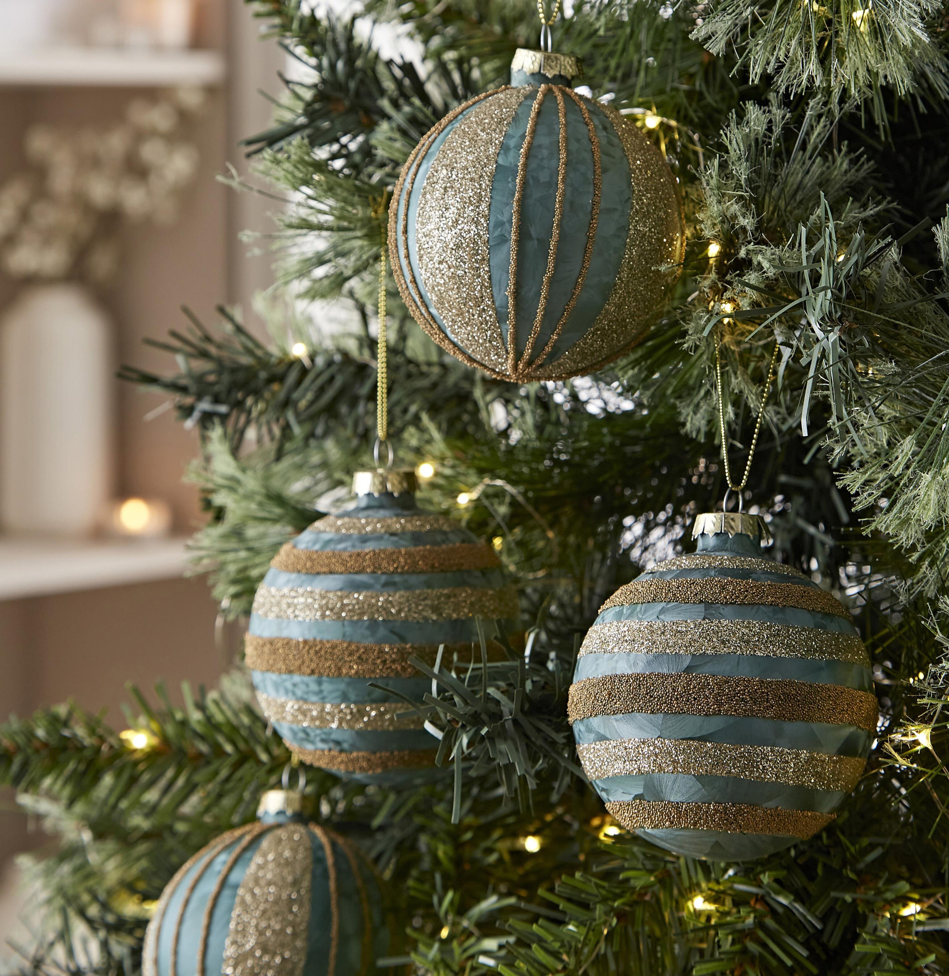 Indoor & Outdoor Christmas Decorations 2025 | JD Williams